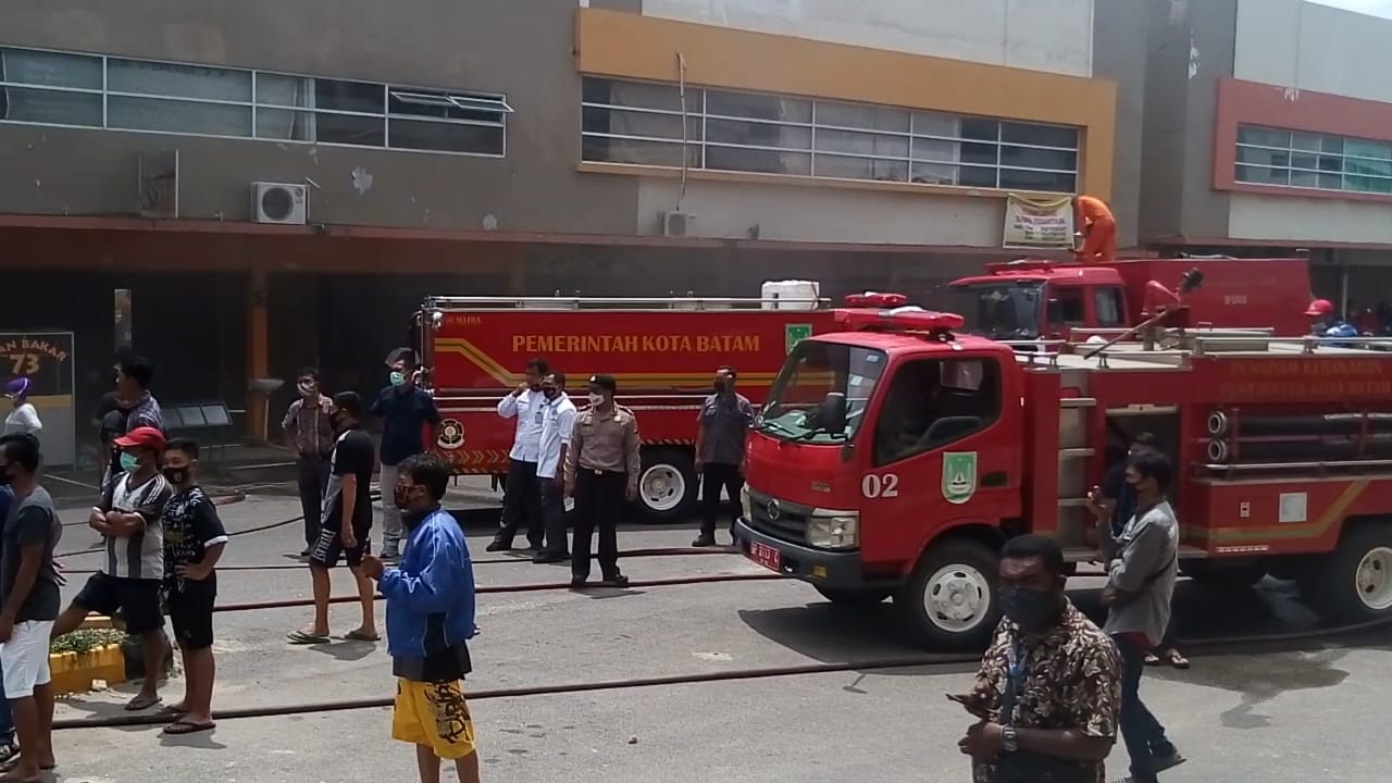 GIAT DAMKAR HARI INI PENANGGANAN KEBAKARAN KOMP TARAS KEL BELIAN KEC ...