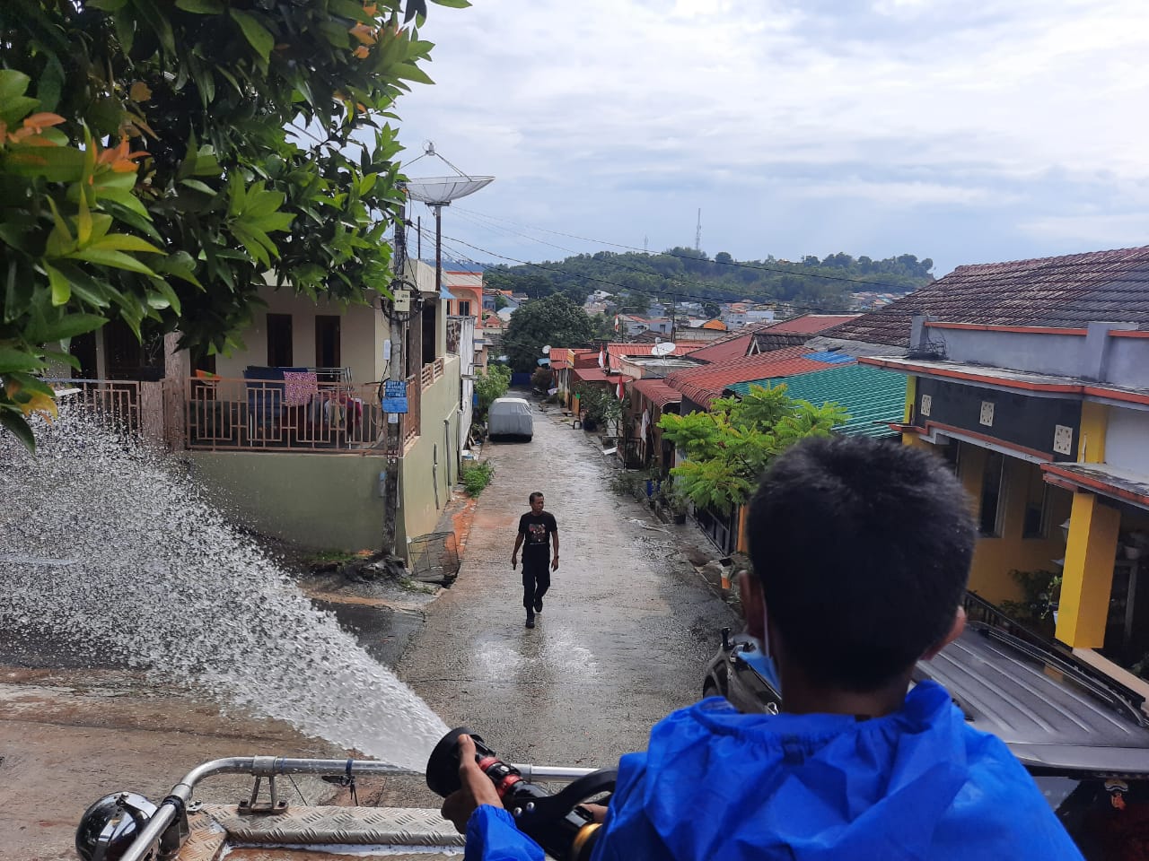 Gugus Tugas Percepatan Penanganan Covid1-19 Oleh Dinas Pemadam ...